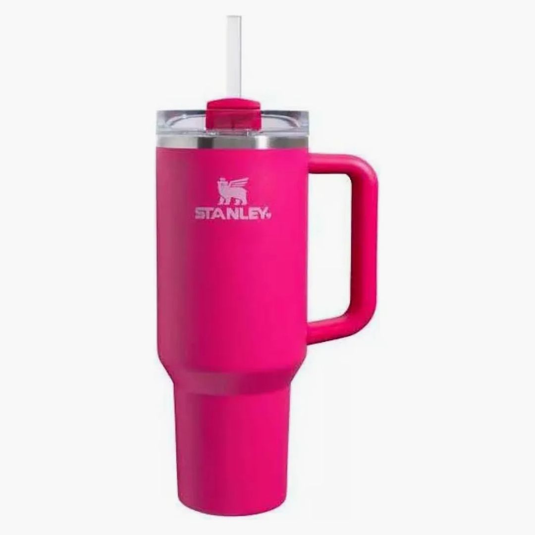 Kaufe den Stanley Flowstate Quencher 40oz Cosmo Pink | bei Hypeneedz